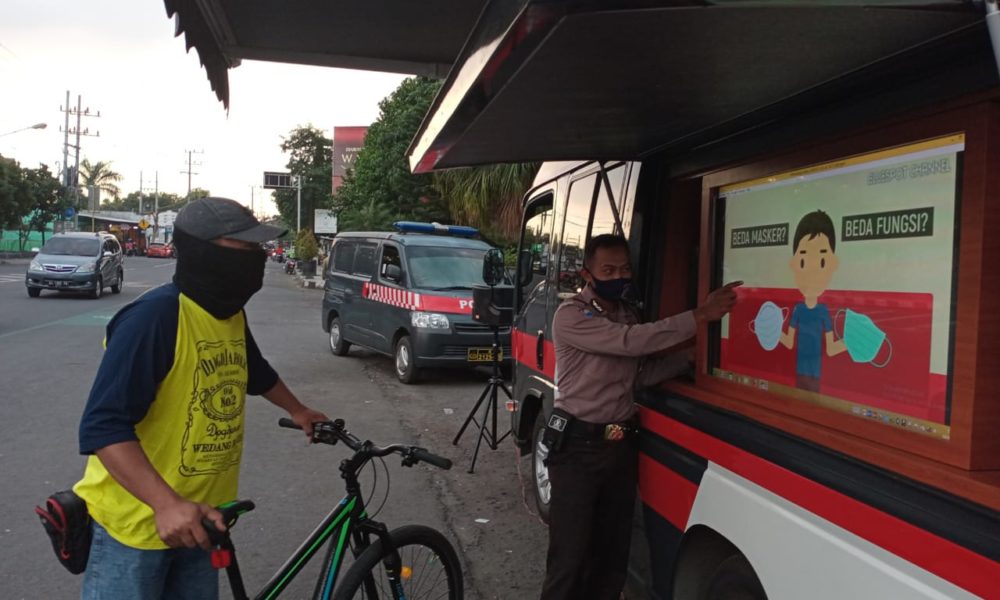 Gunakan Mobil Penerangan Keliling Inilah yang Dilakukan Sat Binmas ... Gunakan Mobil Penerangan Keliling Inilah yang Dilakukan Sat Binmas ...